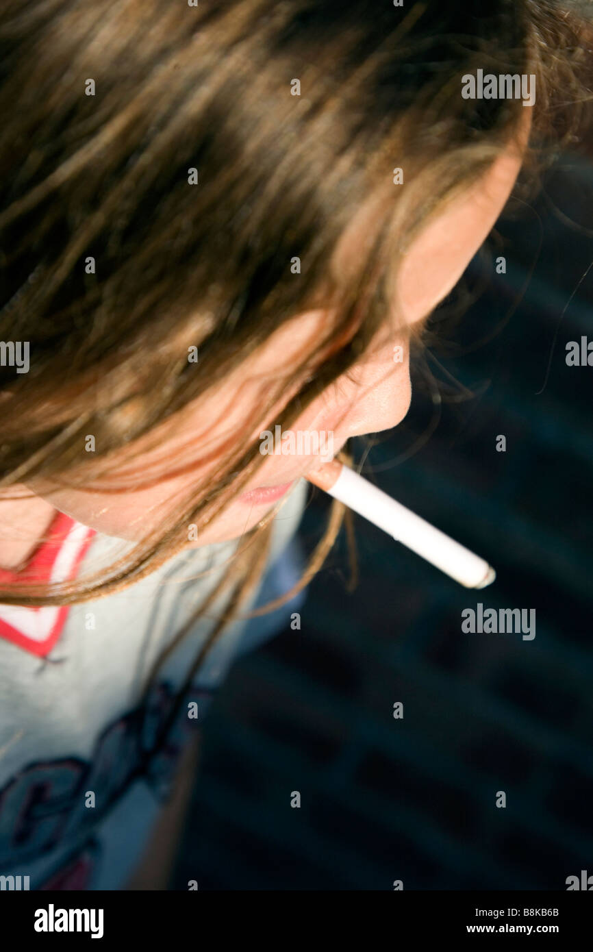 Underage smoking girl hi-res stock photography and images - Alamy