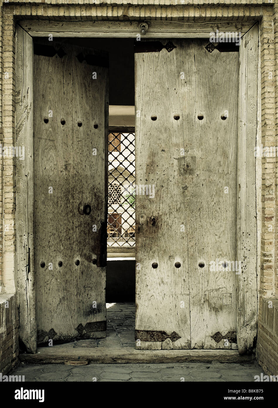 Ancient doors hi-res stock photography and images - Alamy