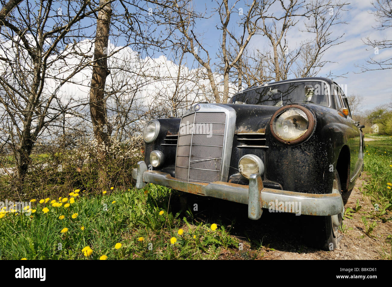 Black mercedes car in hi-res stock photography and images - Alamy
