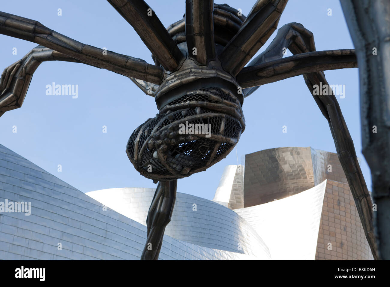 Louise bourgeois spider sculpture hi-res stock photography and images ...