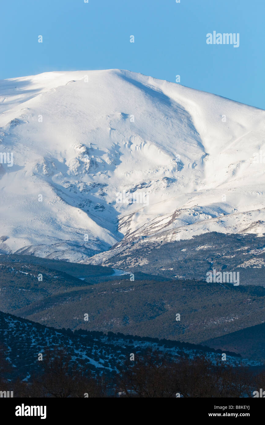 Snow sierra nevada mountains hi-res stock photography and images - Alamy
