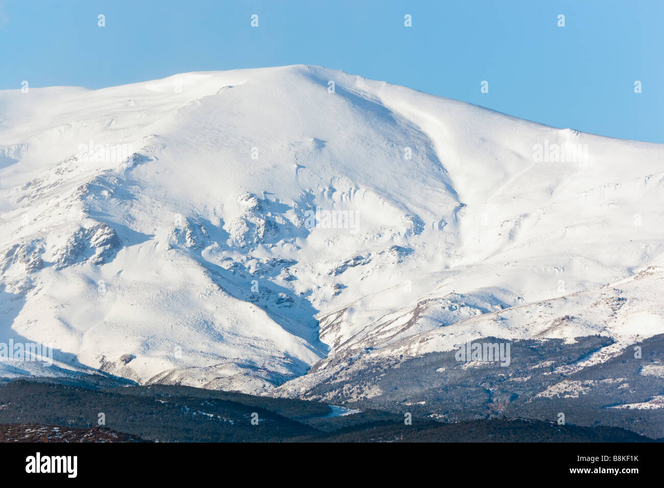 Snow sierra nevada mountains hi-res stock photography and images - Alamy
