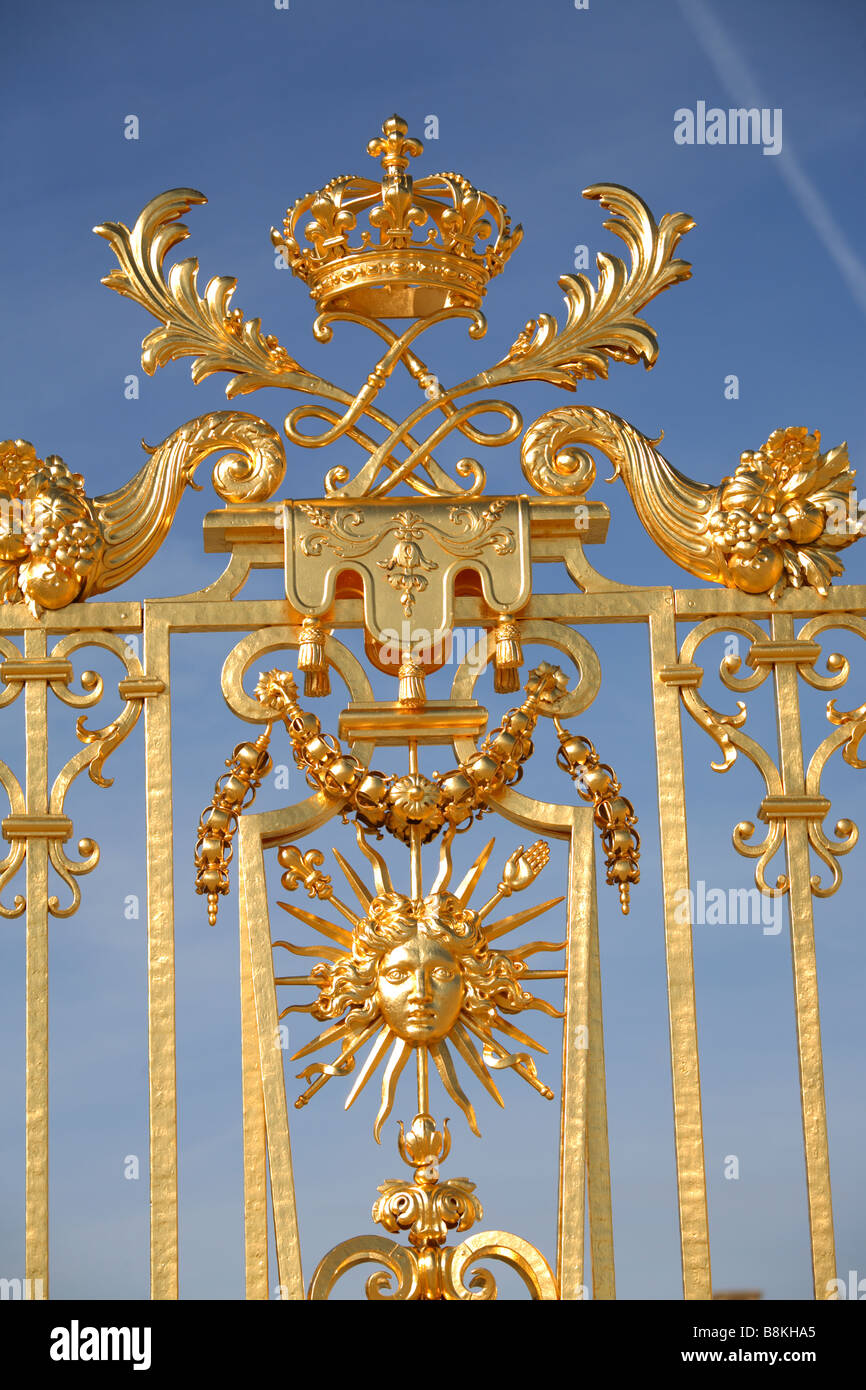 Versailles palace exterior sun hi-res stock photography and images - Alamy