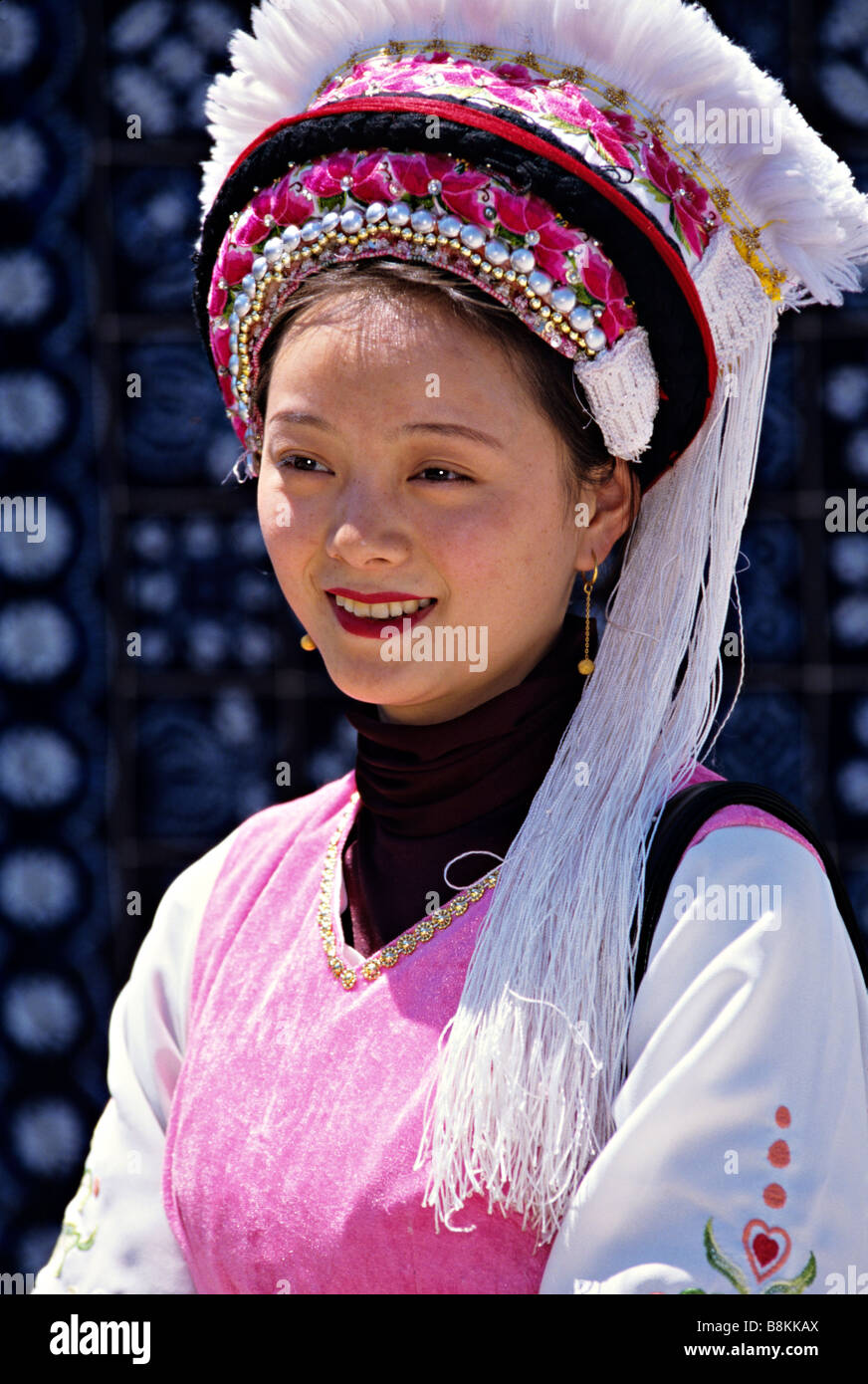 Asia bai china costume dali hi-res stock photography and images - Alamy