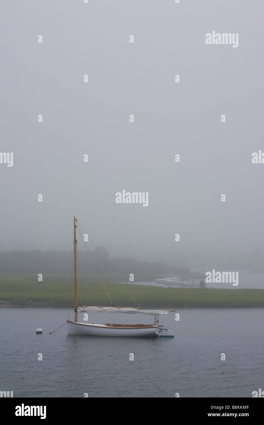 Single boat mast fog hi-res stock photography and images - Alamy