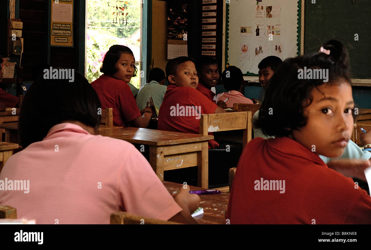 Thai Children attending a class at a primary school Stock Photo - Alamy