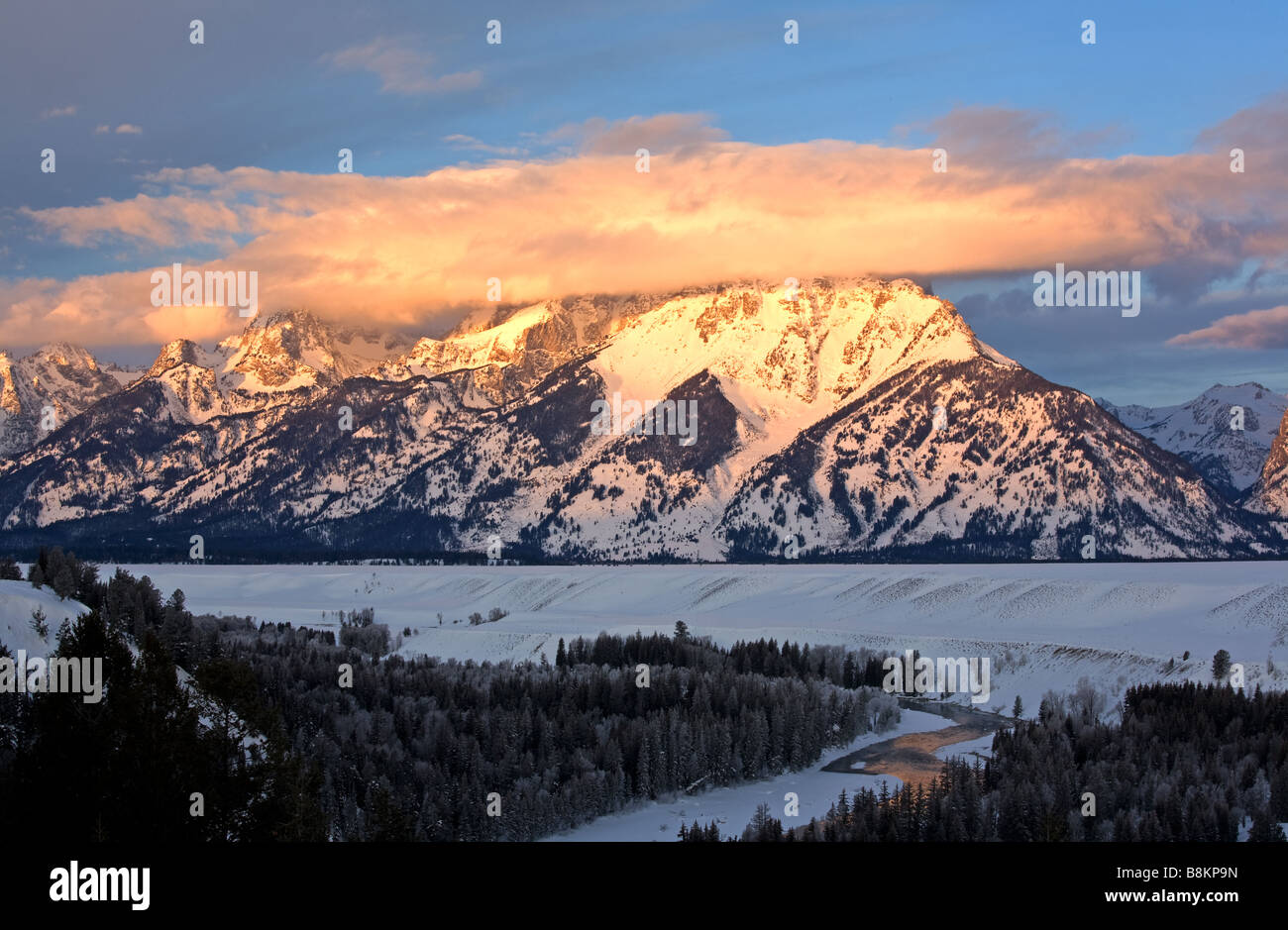 First light over snow hi-res stock photography and images - Alamy