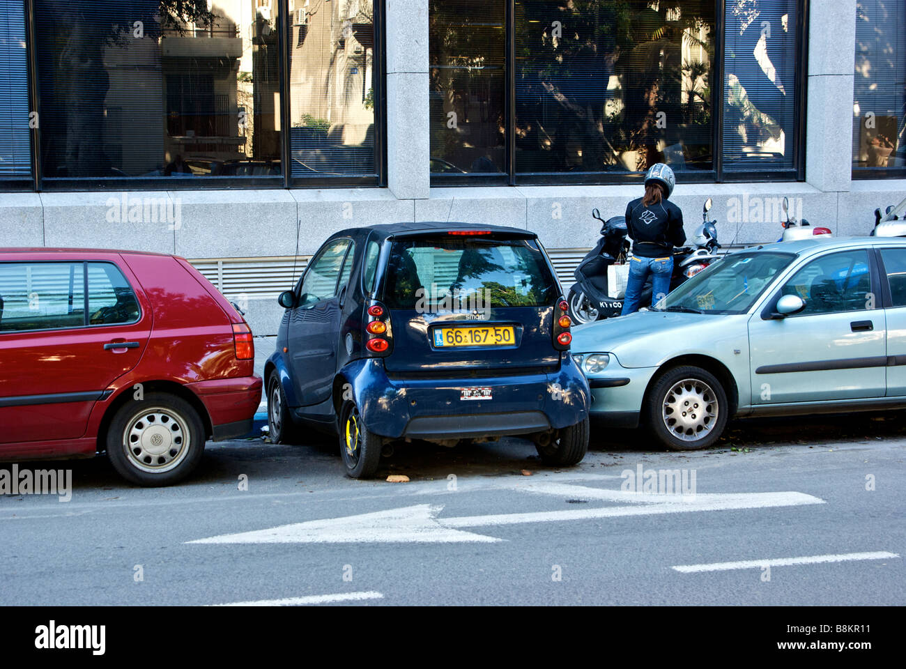 Smart car parking hi-res stock photography and images - Alamy