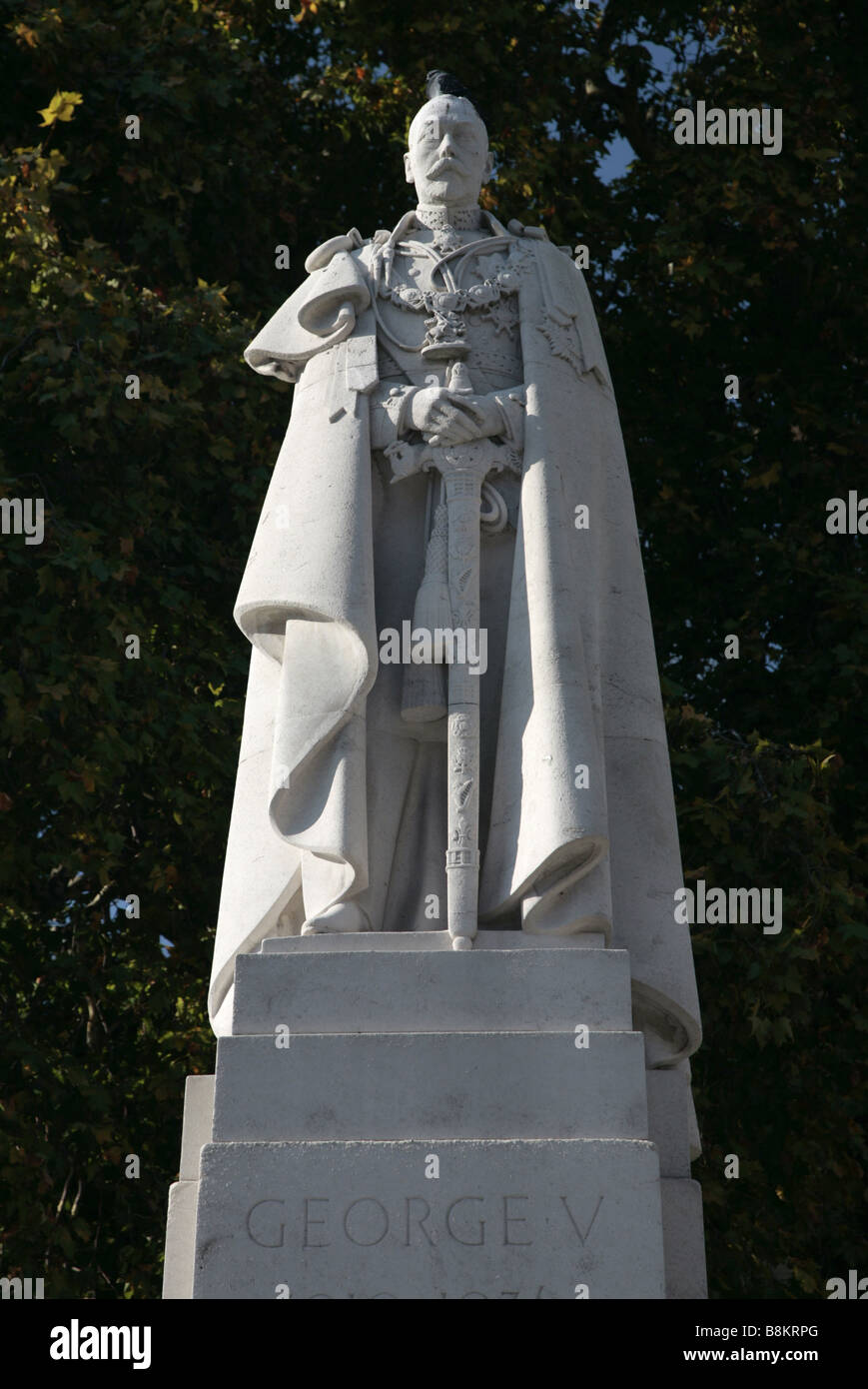 GEORGE V STATUE LONDON ENGLAND WESTMINISTER LONDON ENGLAND 21 October ...