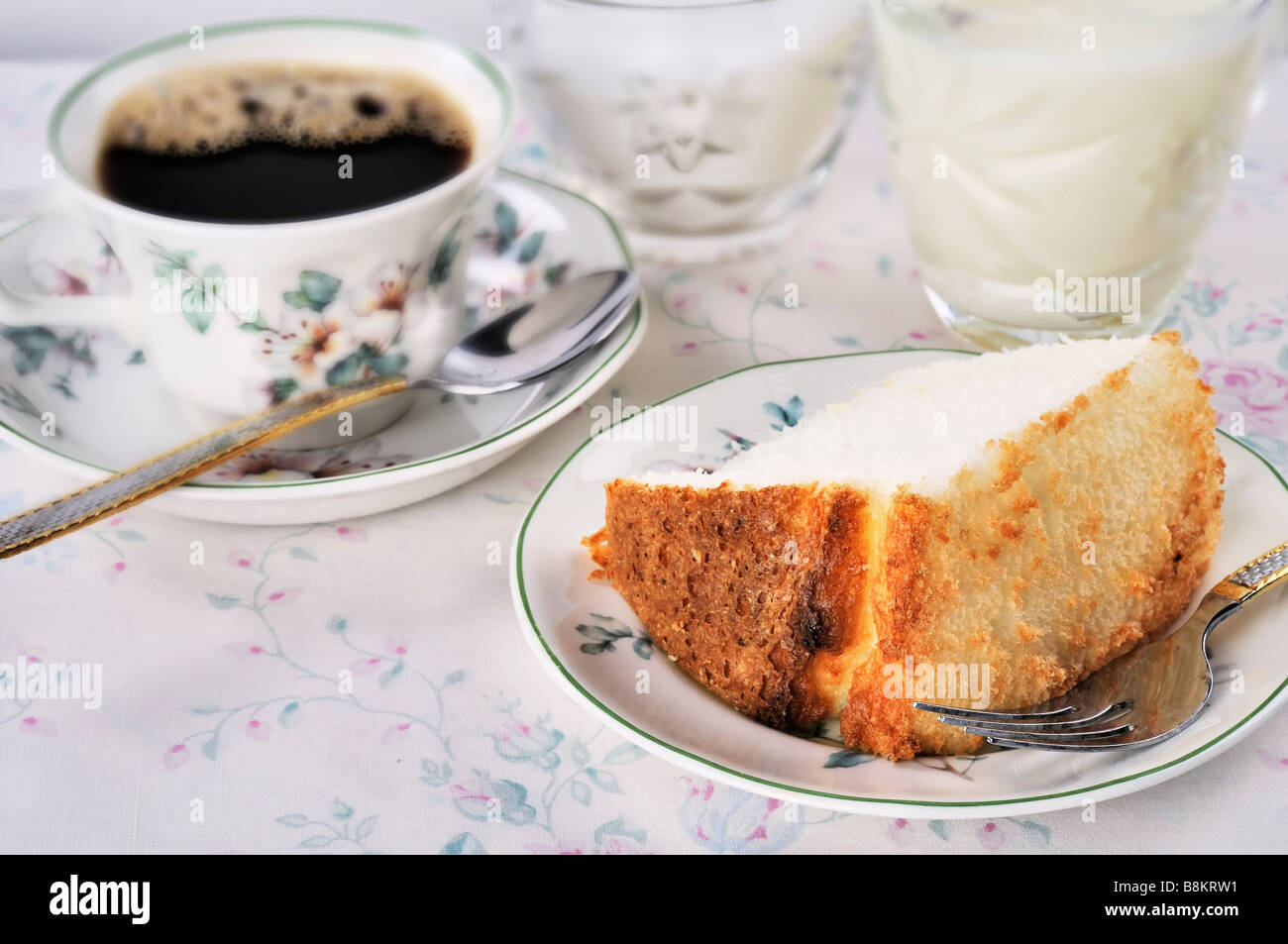 Angel slice cake hi-res stock photography and images - Alamy
