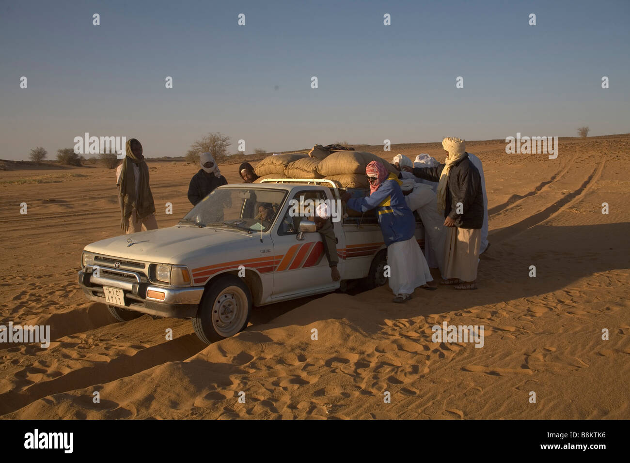 Car stuck in desert sand hi-res stock photography and images - Alamy