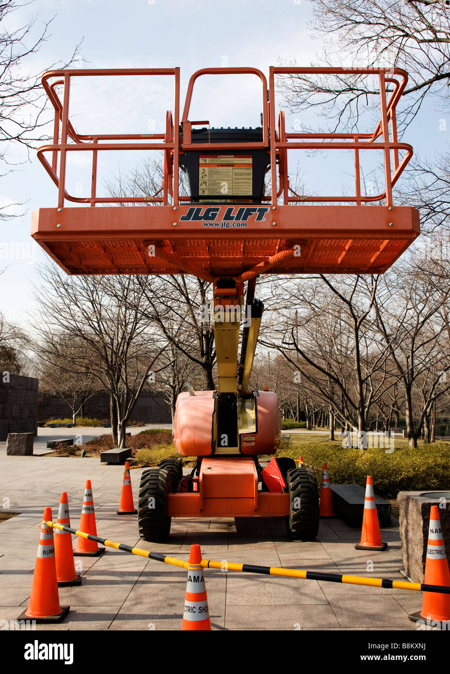 Construction lift hi-res stock photography and images - Alamy