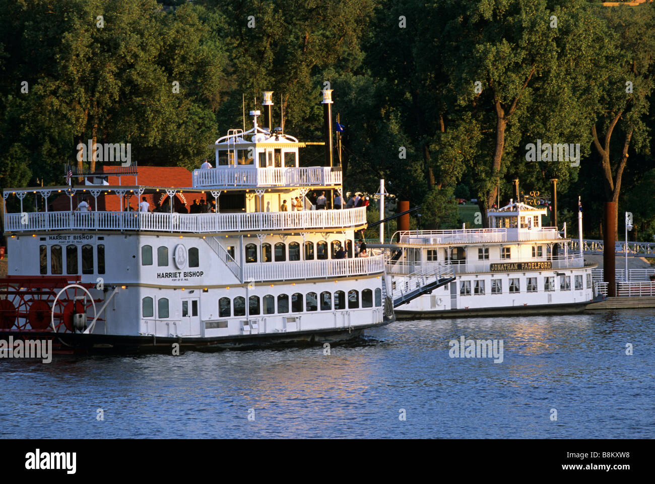 Paddlewheel riverboats hi-res stock photography and images - Alamy