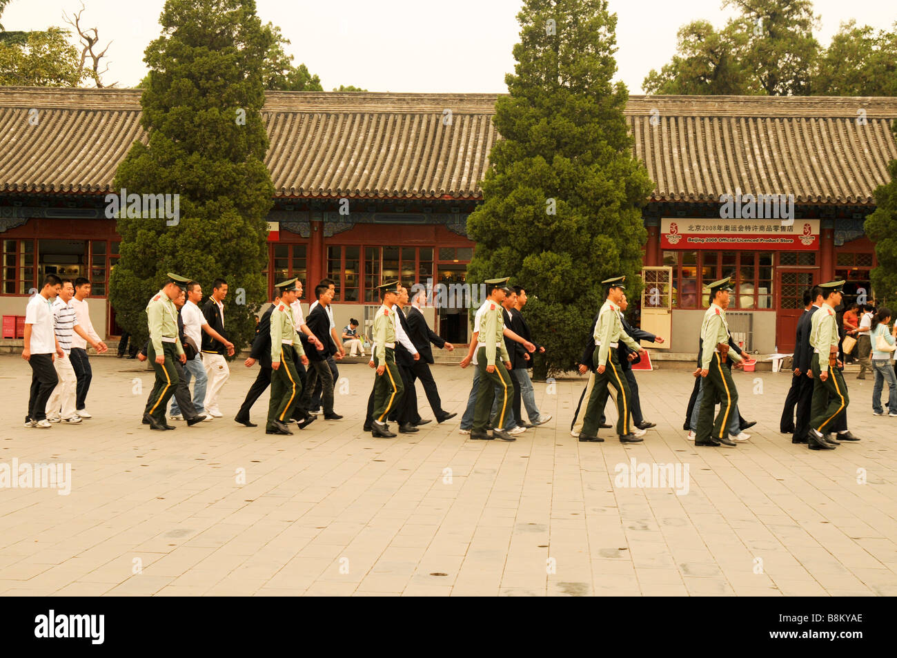 Chinese soldiers on parade hi-res stock photography and images - Alamy