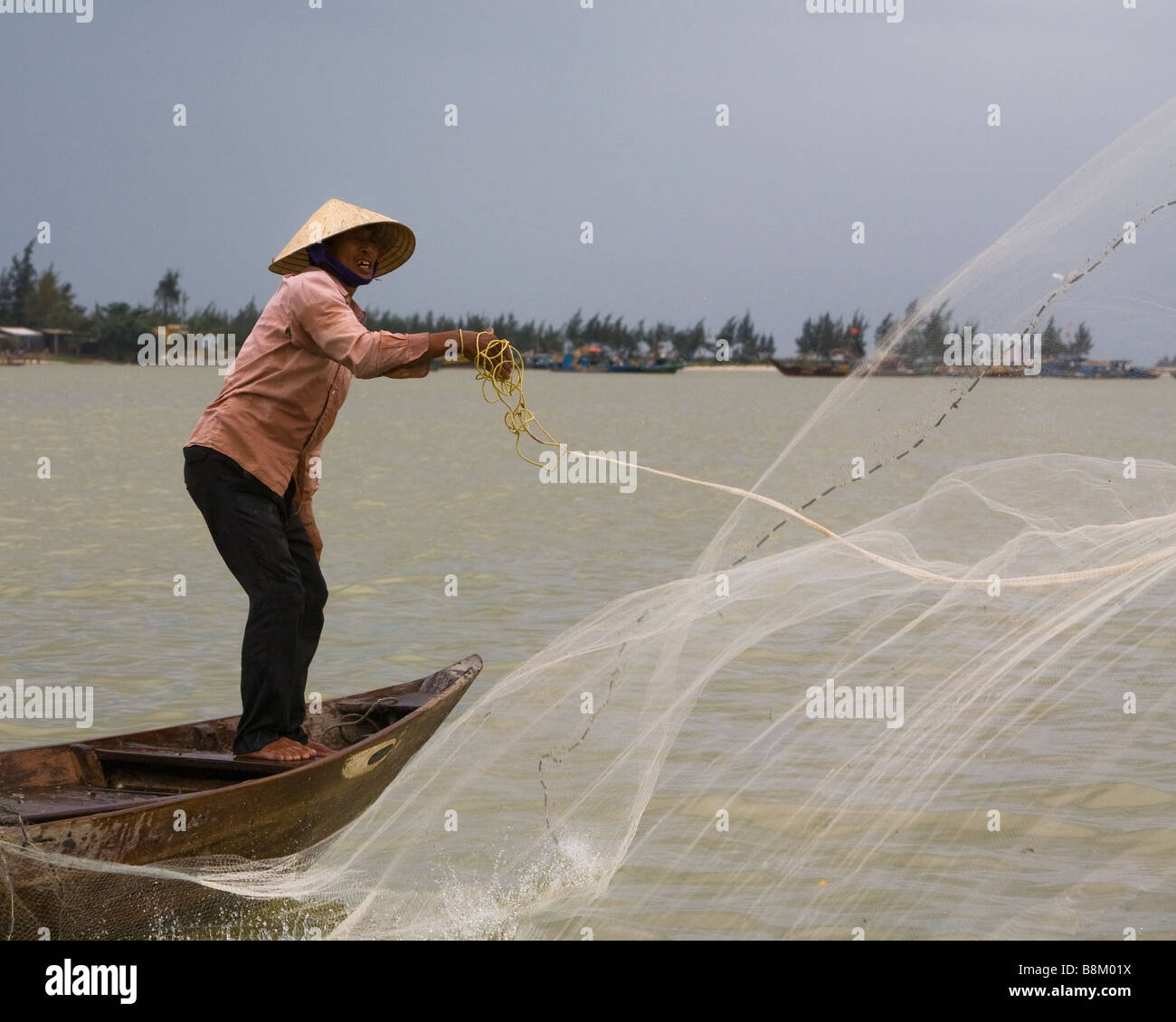 Vietnam fishing casting net hi-res stock photography and images - Alamy