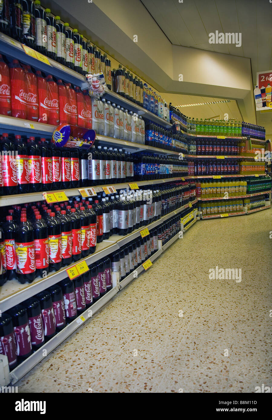 Soft drinks display hi-res stock photography and images - Alamy