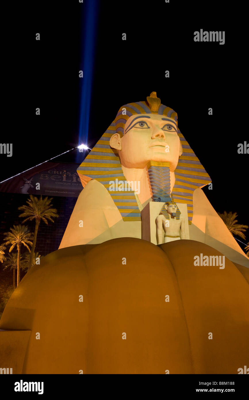 Luxor hotel pyramid hi-res stock photography and images - Alamy