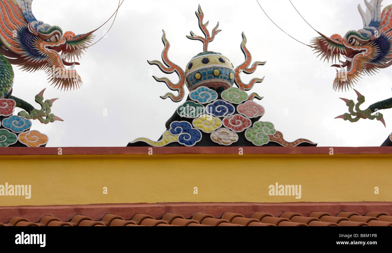 Roof of a temple in penang malaysia Stock Photo - Alamy