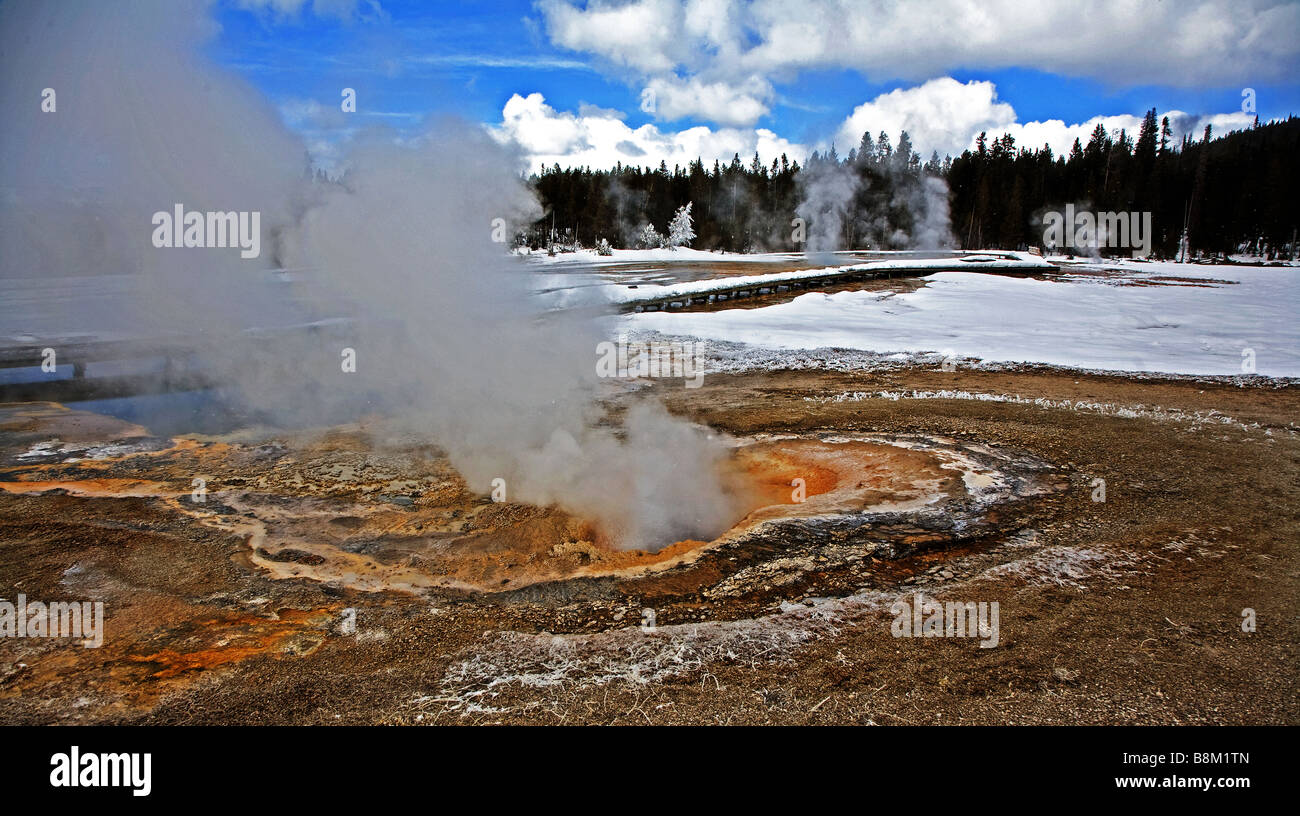 Great Fountain Geyser, Lower Geyser Basin, Yellowstone National Park ...