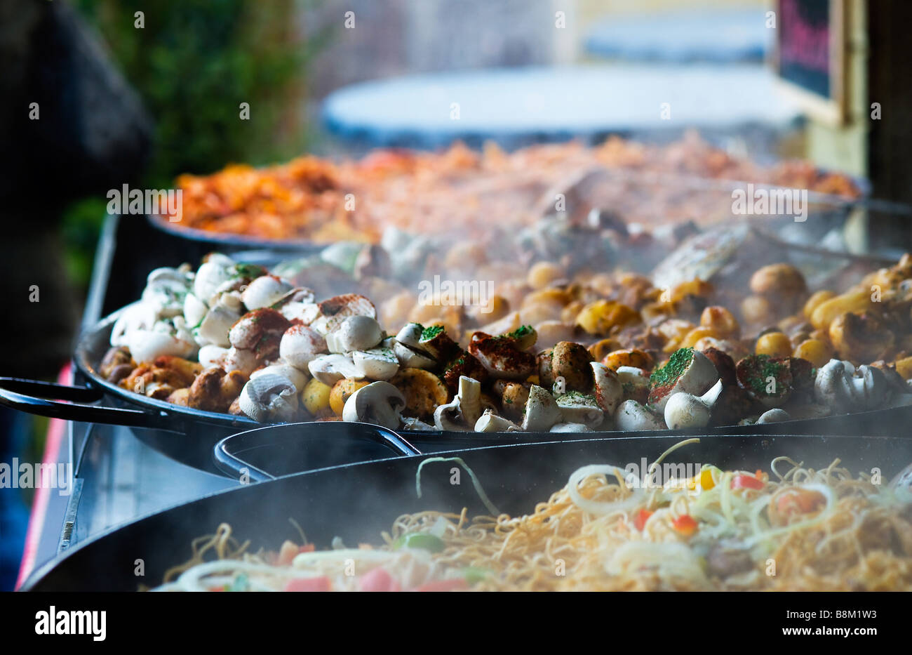 Food being cooked outside hi-res stock photography and images - Alamy