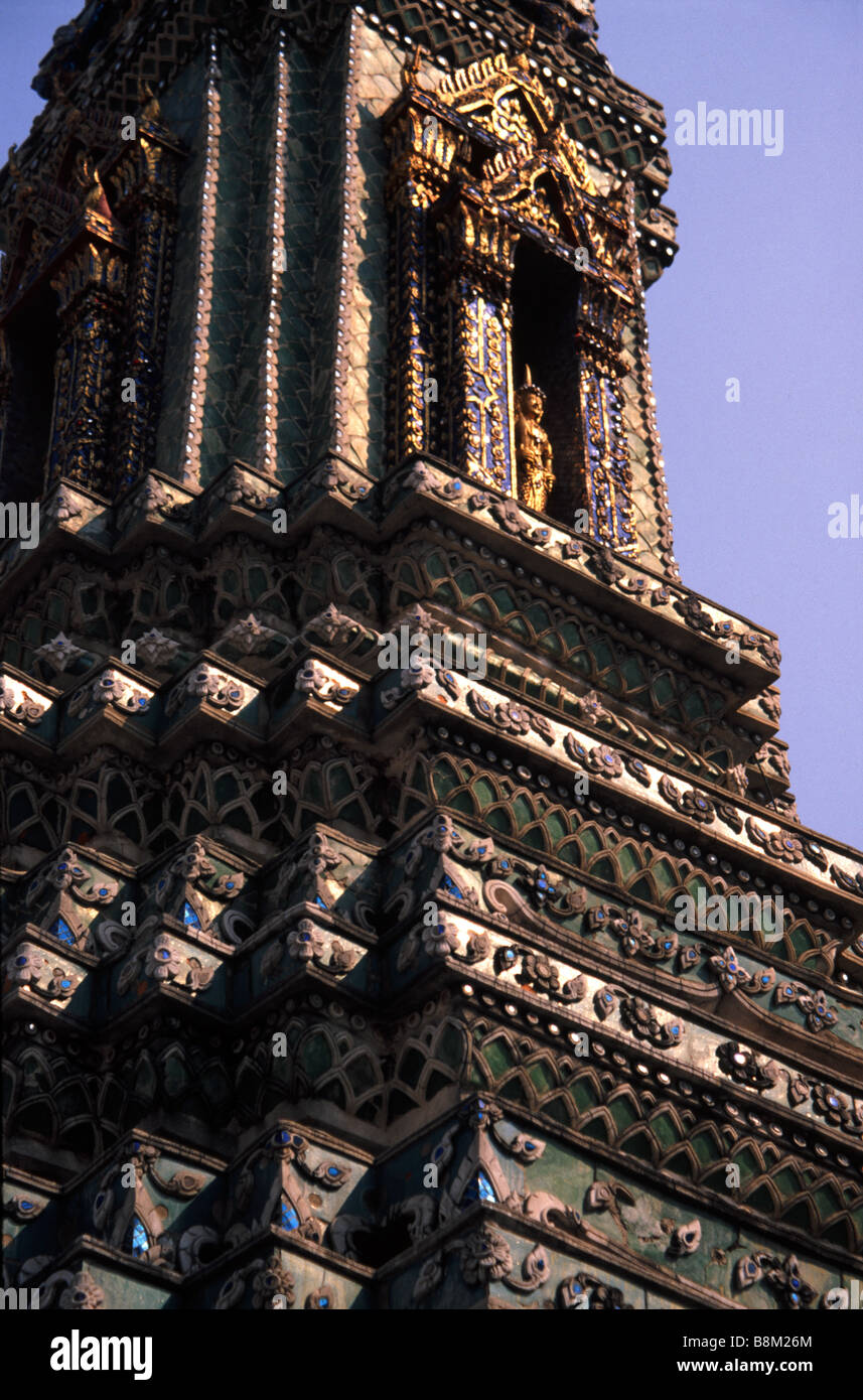 CERAMIC TILES AND ORNATE PATTERNS ON THE STEPS AND WALKWAY OF WAT ARUN ...