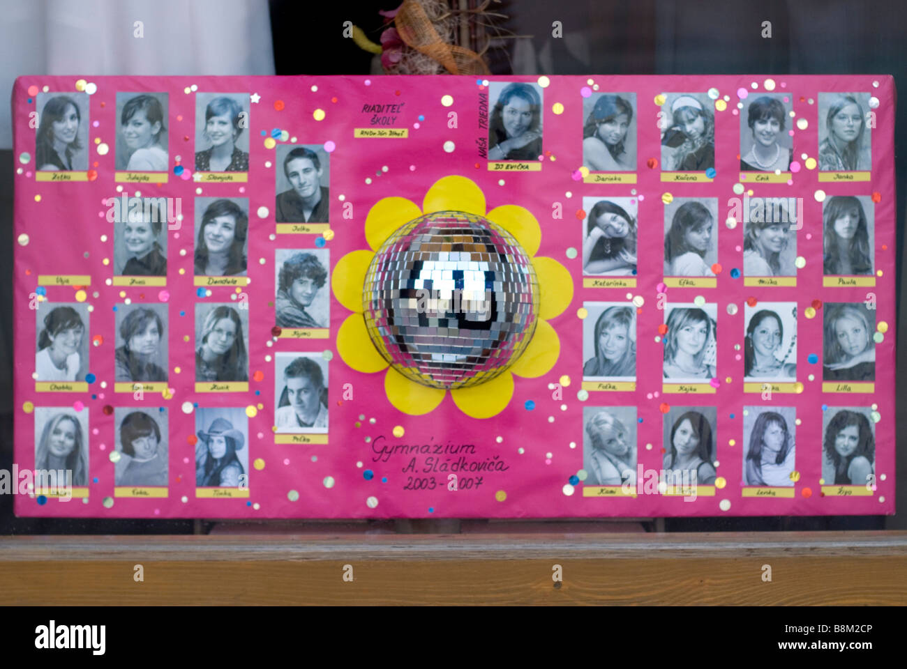 Portraits on display hi-res stock photography and images - Alamy