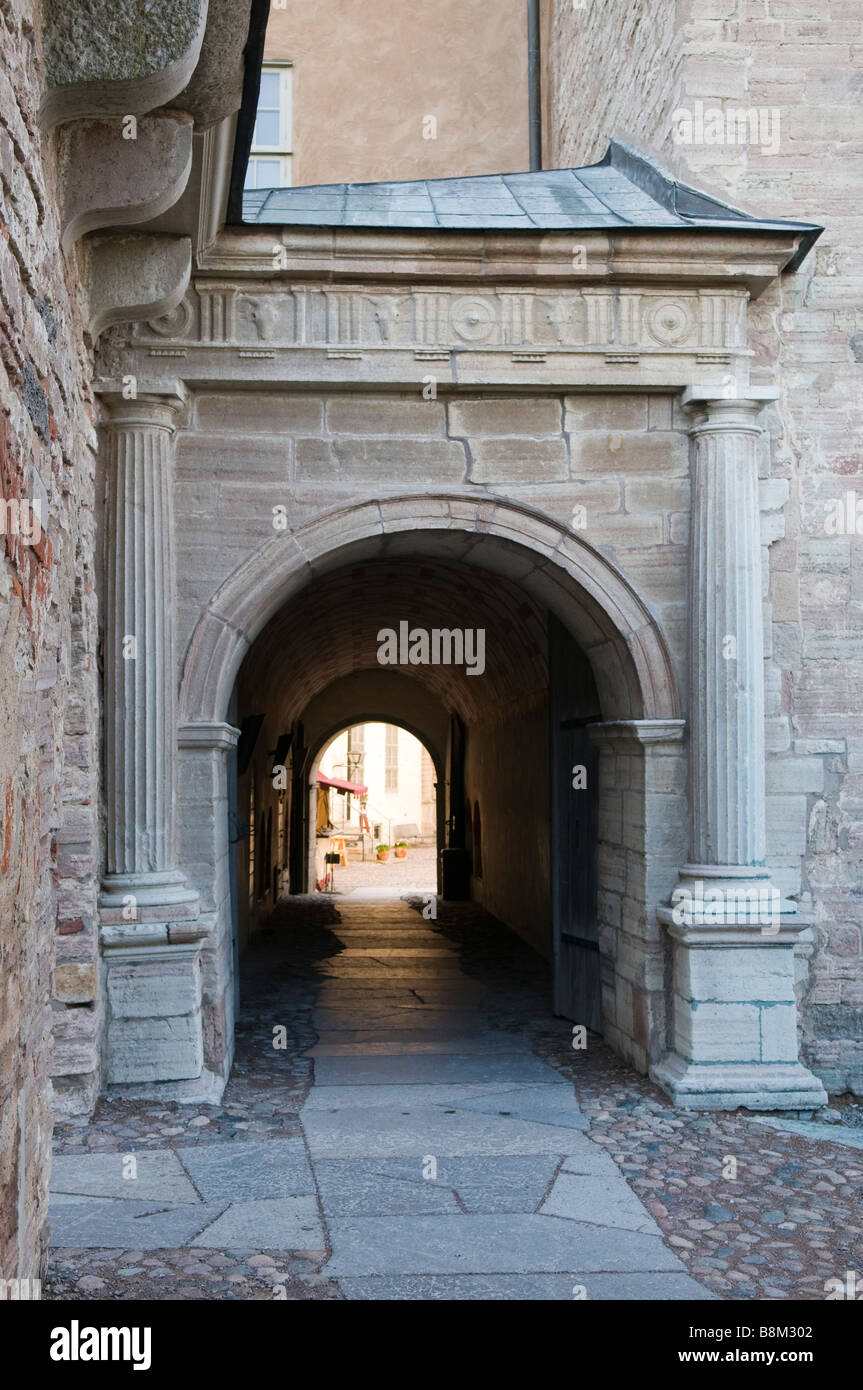 Medieval castle entrance hi-res stock photography and images - Alamy