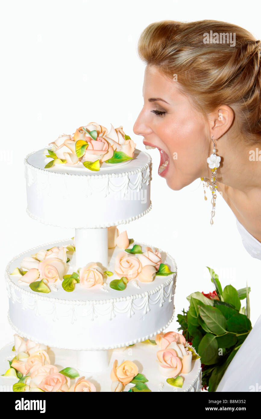 beautiful bride in white wedding dress eating cake Stock Photo - Alamy