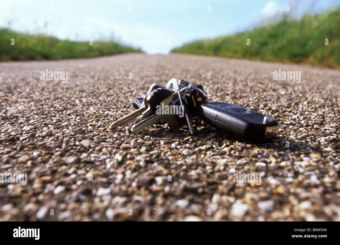 Dropped bunch of keys hi-res stock photography and images - Alamy
