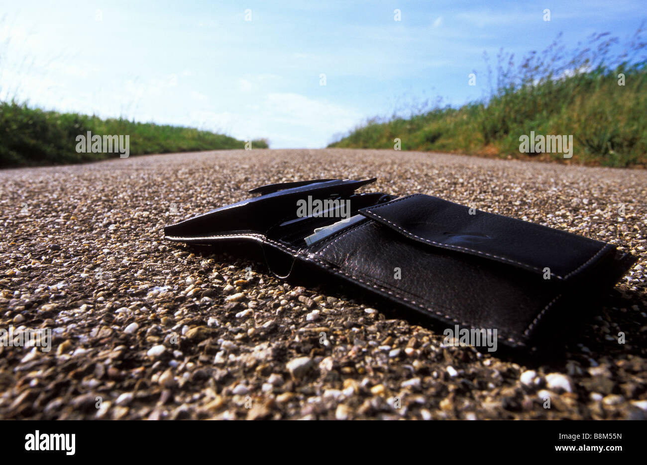 Lost wallet lying on street hi-res stock photography and images - Alamy