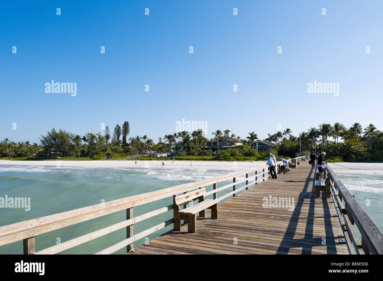 Anglers on the pier at Naples Beach, Gulf Coast, Florida, USA Stock ...