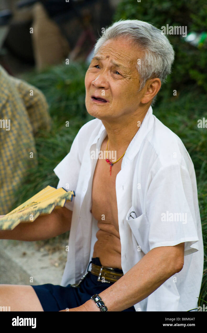 Old man with traditional chinese fan in Shanghai's People's Park Stock ...