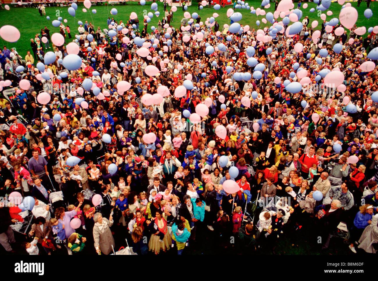Crowd of children hi-res stock photography and images - Alamy