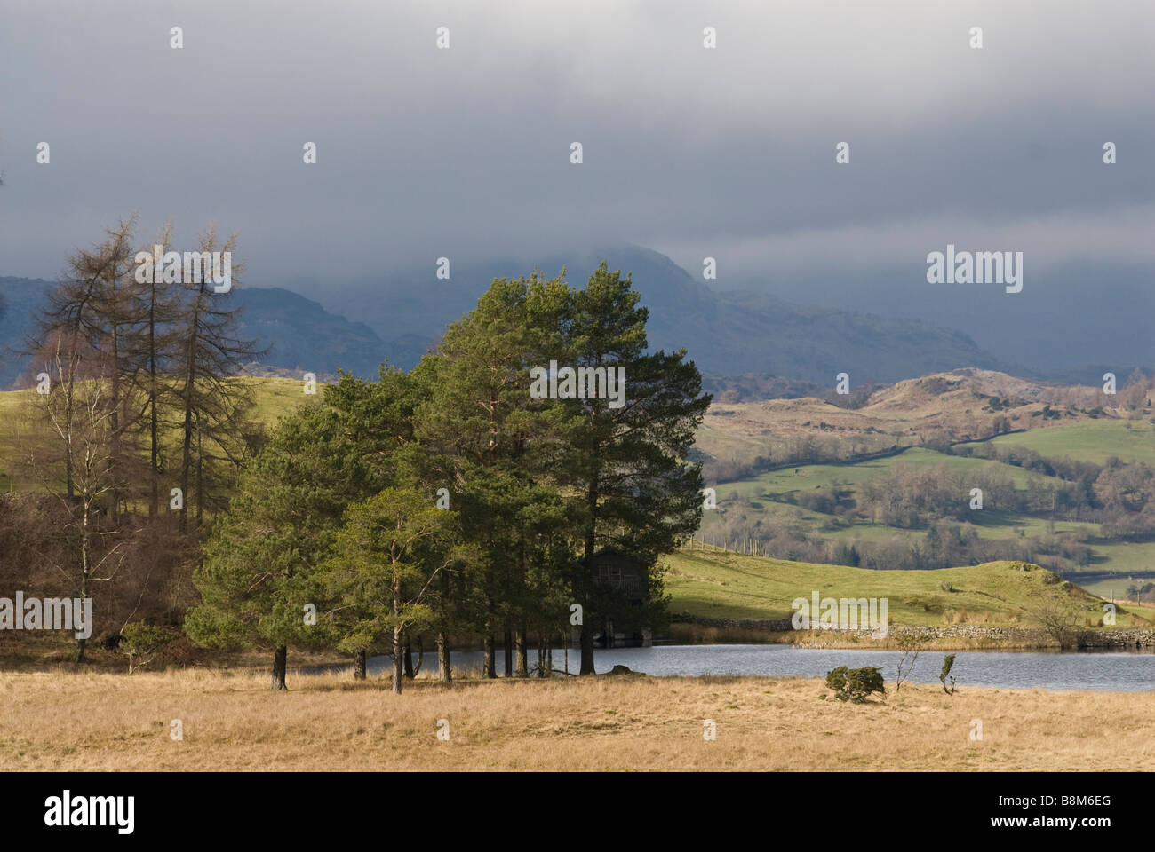 Lake District Scene - Wise Een Tarn Stock Photo - Alamy