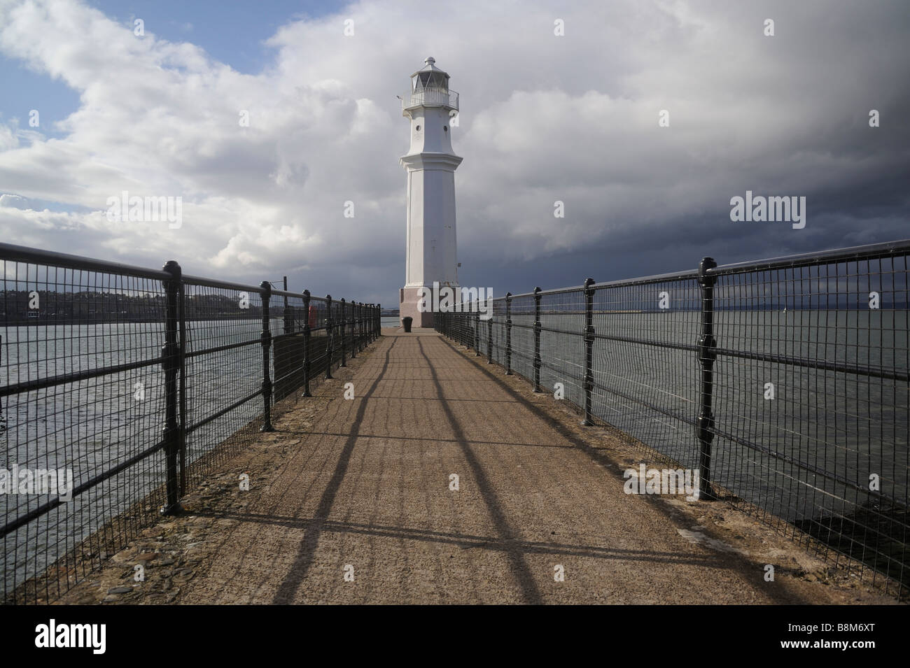 Leith harbour lighthouse hi-res stock photography and images - Alamy