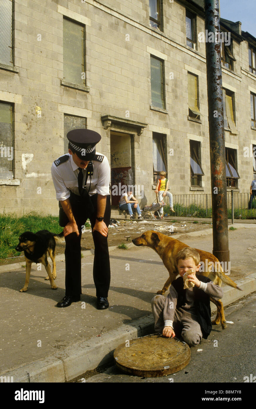 Poverty glasgow 1980 hi-res stock photography and images - Alamy Poverty glasgow 1980 hi-res stock photography and images - Alamy