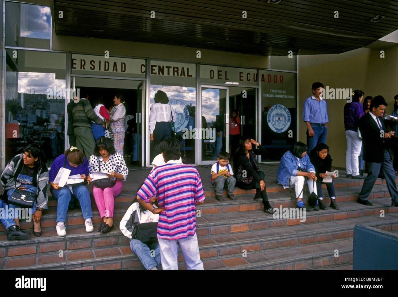 Ecuadorans, Ecuadoran students, students, on campus, campus, Central ...
