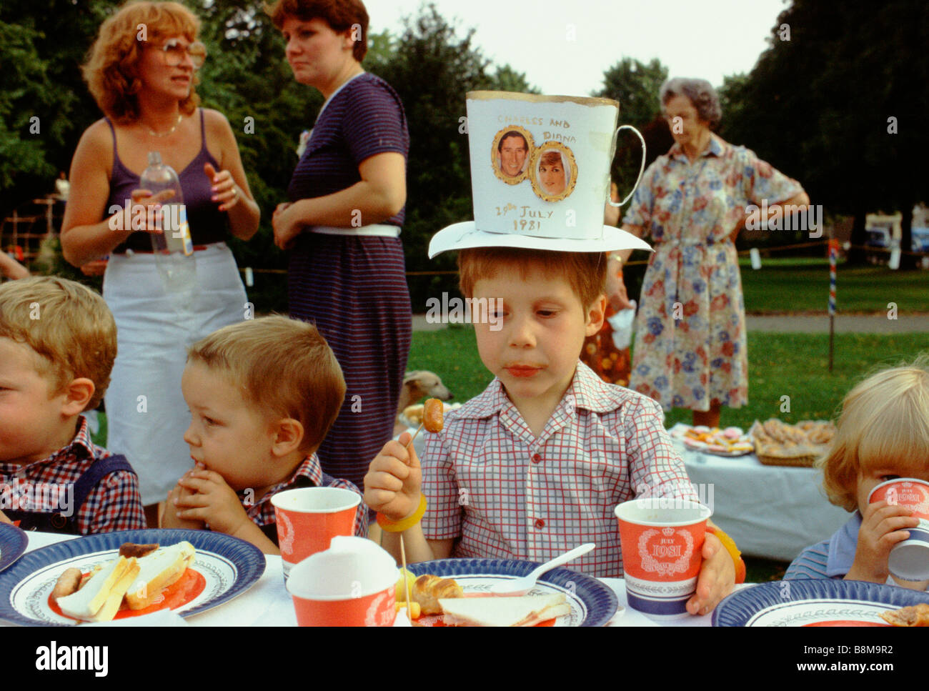 Hat wedding hi-res stock photography and images - Alamy