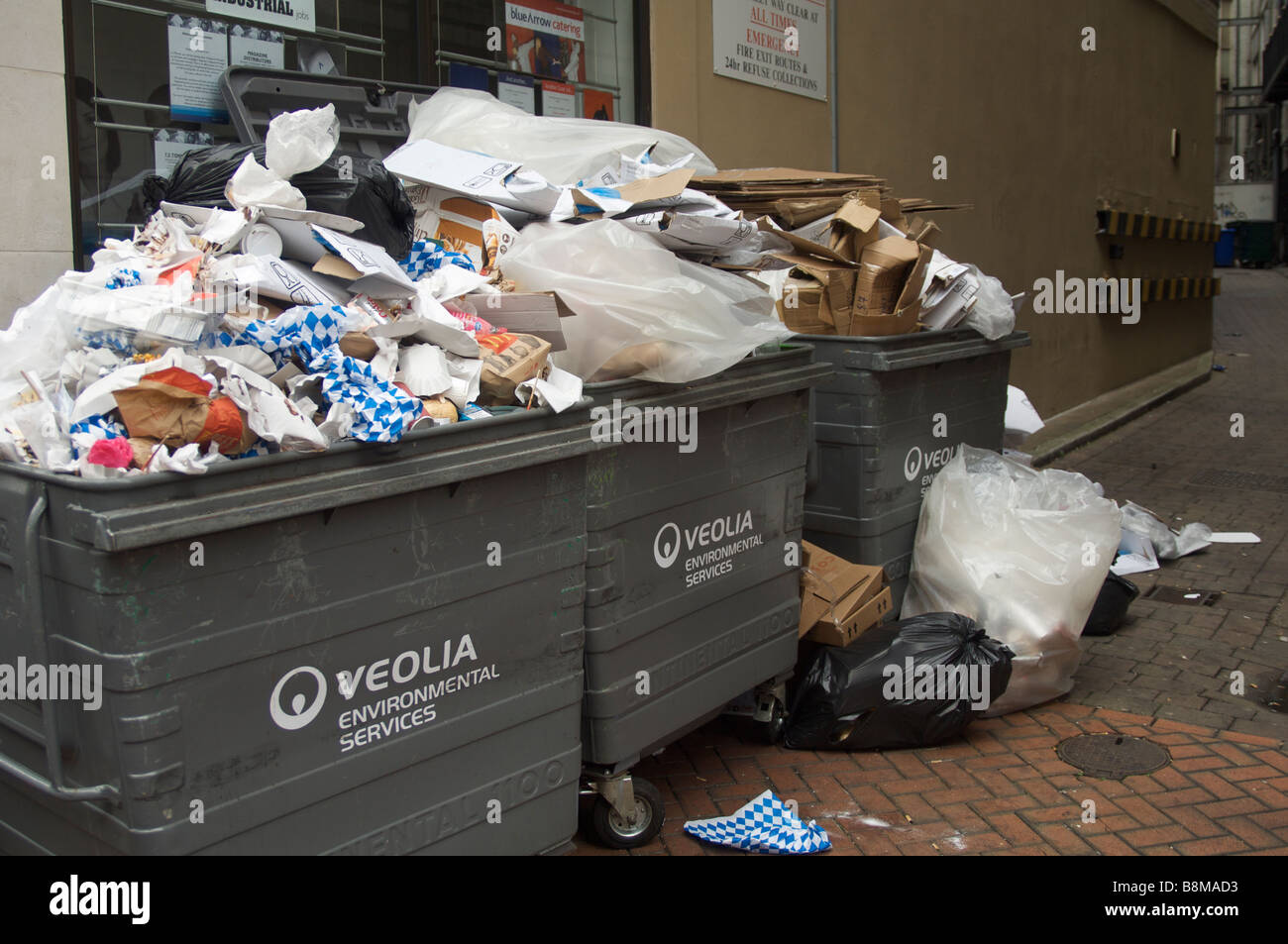 Overflowing bins hi-res stock photography and images - Alamy