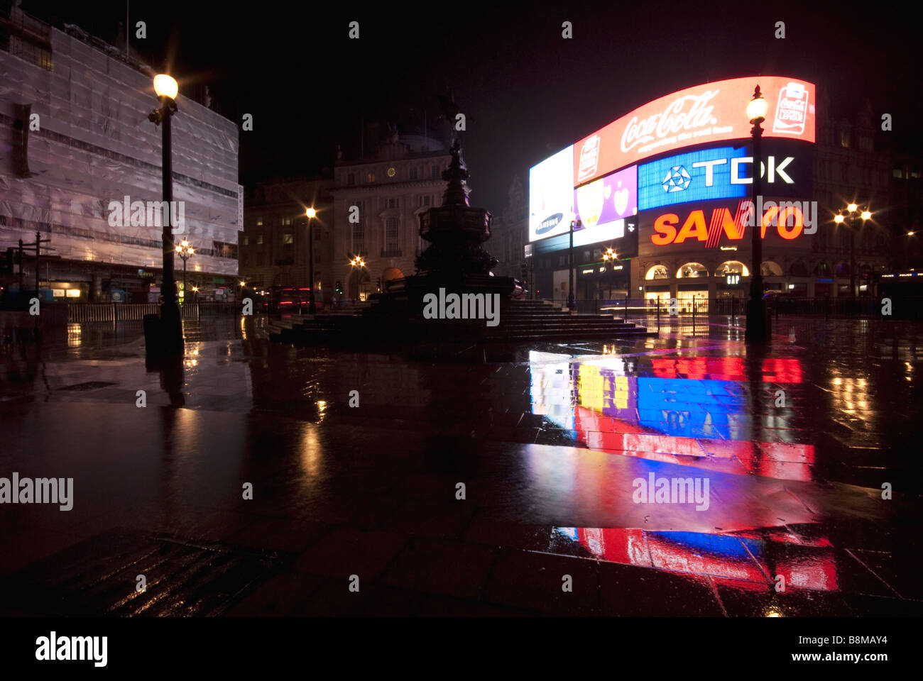 Piccadilly at night hi-res stock photography and images - Alamy