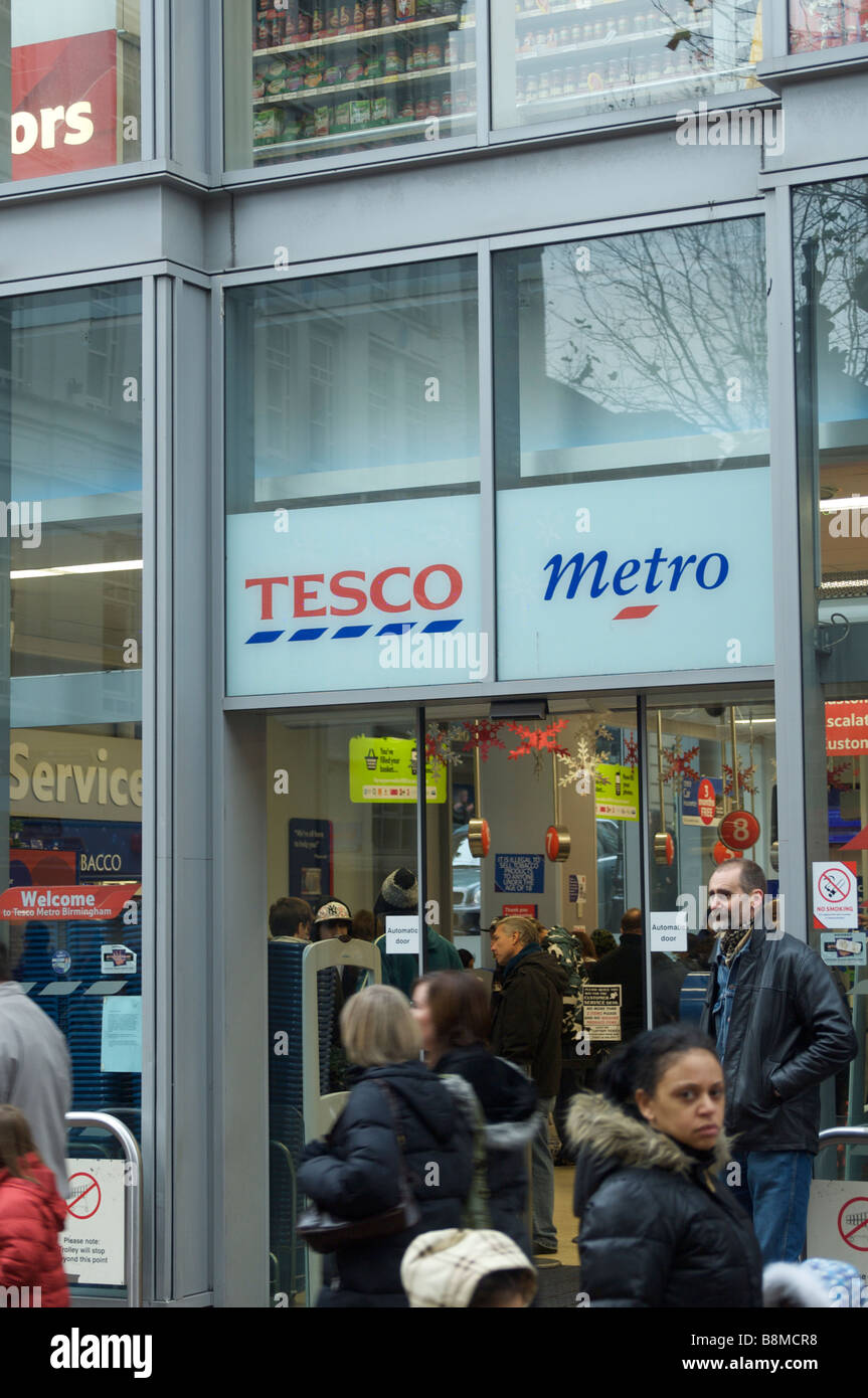 Tesco metro store hi-res stock photography and images - Alamy