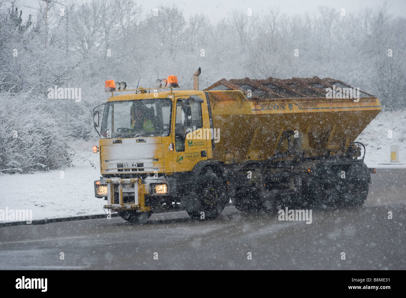 Gritting lorries hi-res stock photography and images - Alamy