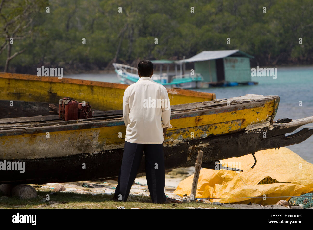 India Andaman and Nicobar Havelock island man urinating in public on ...