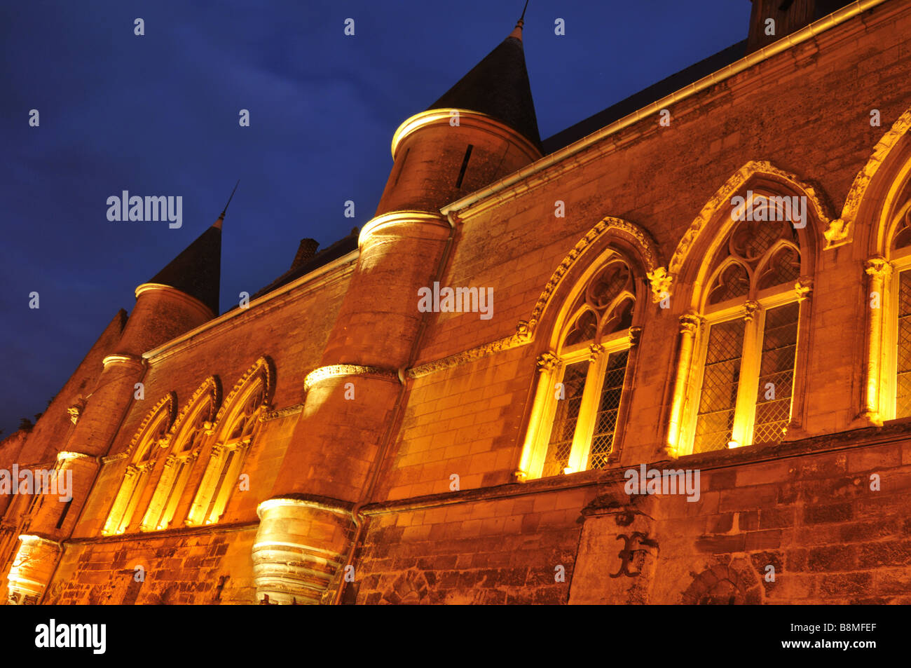Lit building hi-res stock photography and images - Alamy