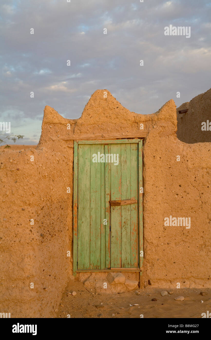 Africa mud house hi-res stock photography and images - Alamy
