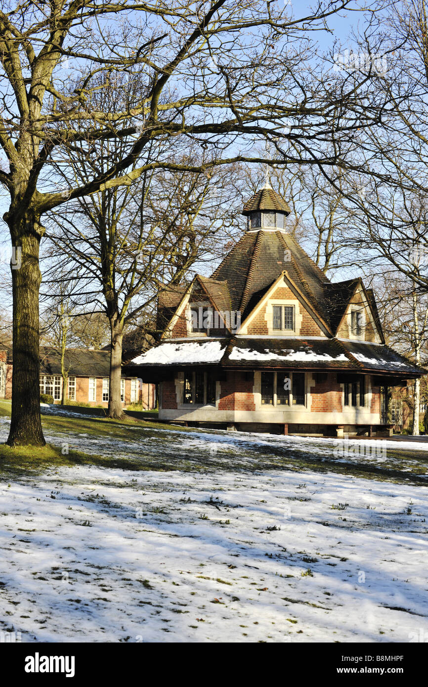 bourneville a quaker built suburb of birmingham midlands england uk ...