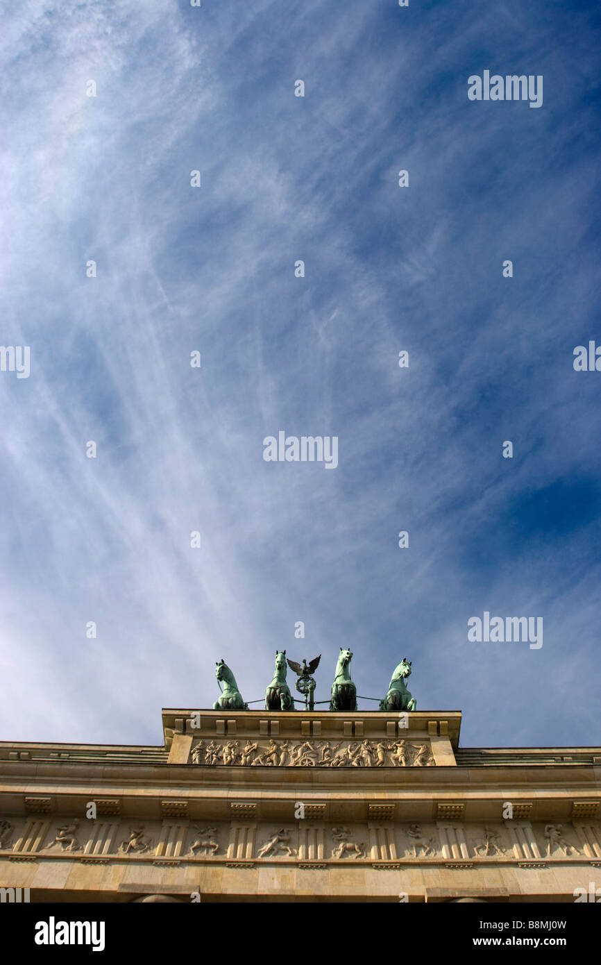 Brandenburg gate berlin wall hi-res stock photography and images - Alamy
