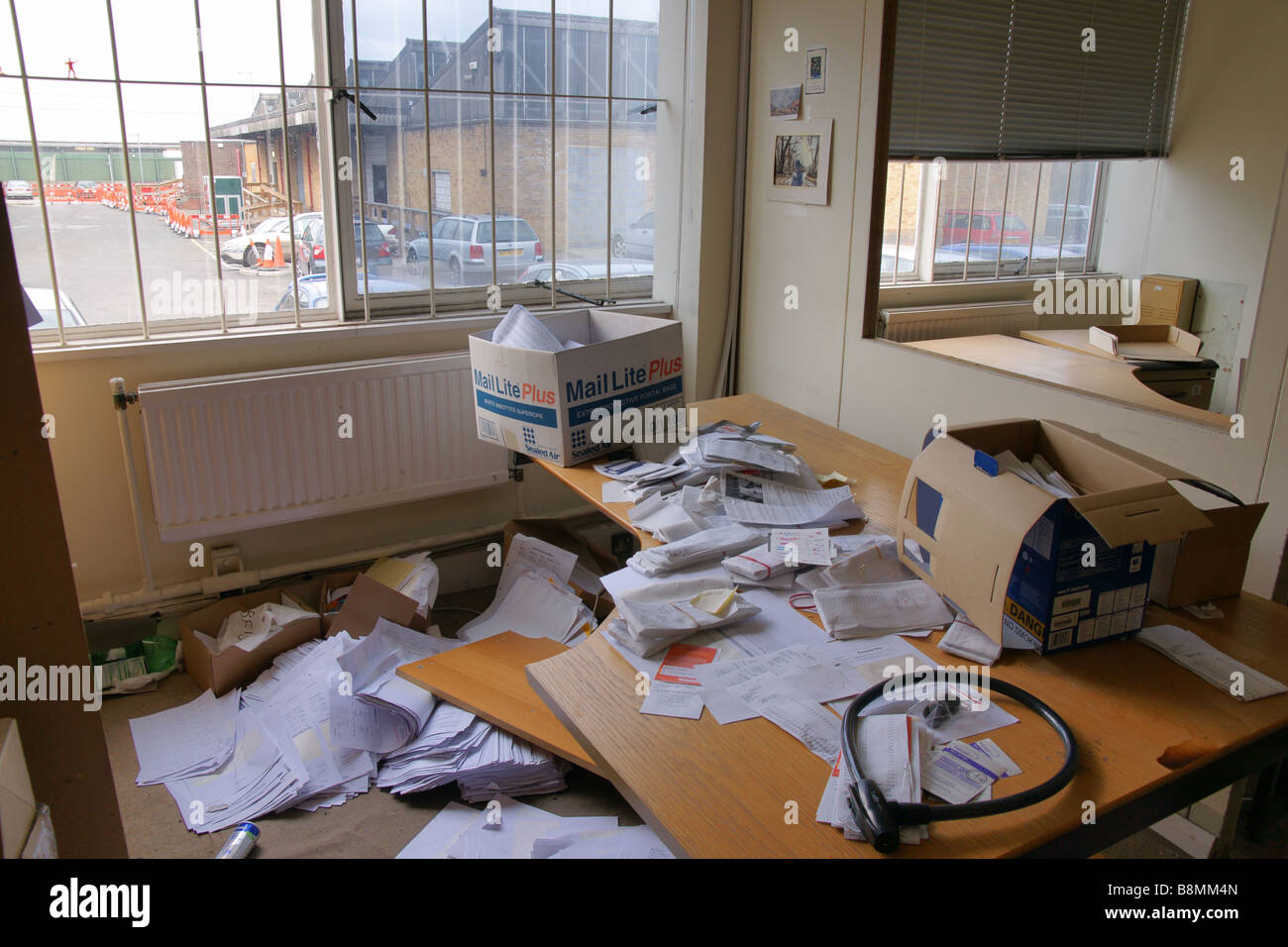 Closed warehouses hi-res stock photography and images - Alamy