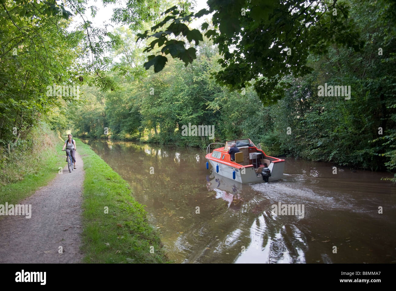 cycleway the taff trail on the monmouthshire and brecon canal brecon ...