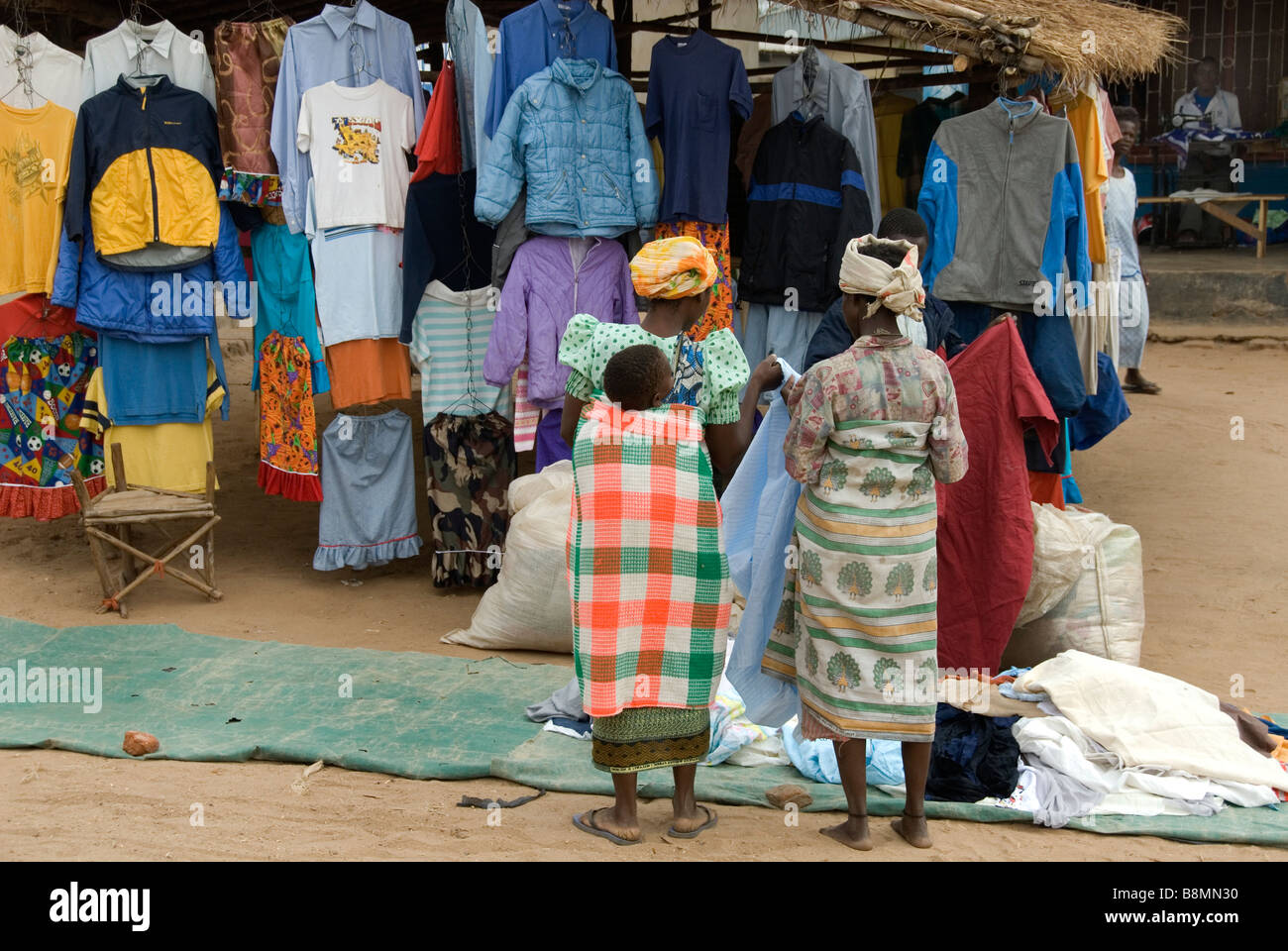 Malawi market hi-res stock photography and images - Alamy